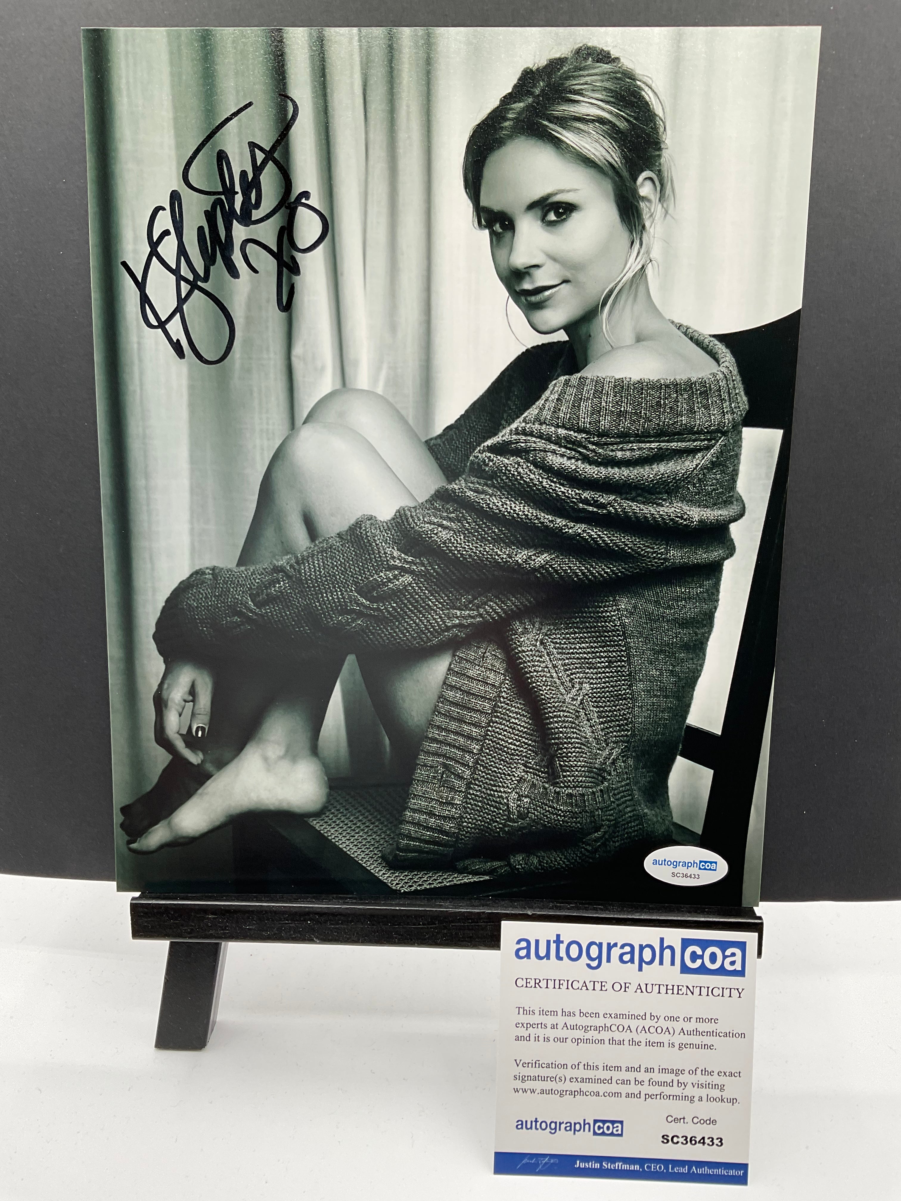 Karissa Lee Staples Sexy Pose Feet signed photo 8x10 ACOA – mrmemento